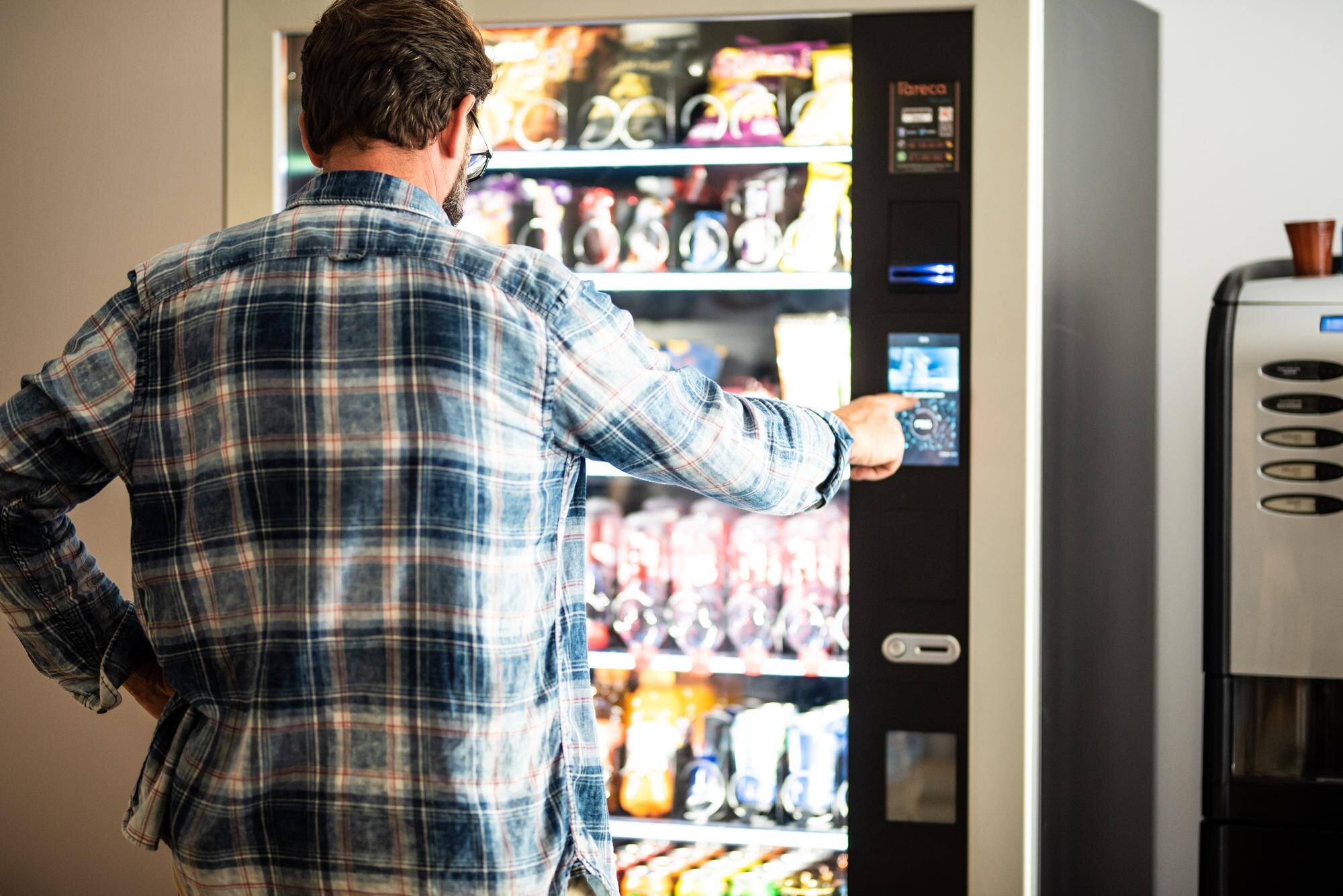 Máquinas expendedoras cerca de ti con snacks y bebidas